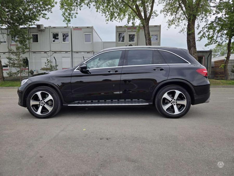 Melns Mercedes-Benz GLC 250 2017 Klaipėda, ar dzinēja tilpumu 2.14 L un nobraukumu 256 tūkst. km par 18100 €, foto 3 vietnē AUTOMOTO.COM.LV
