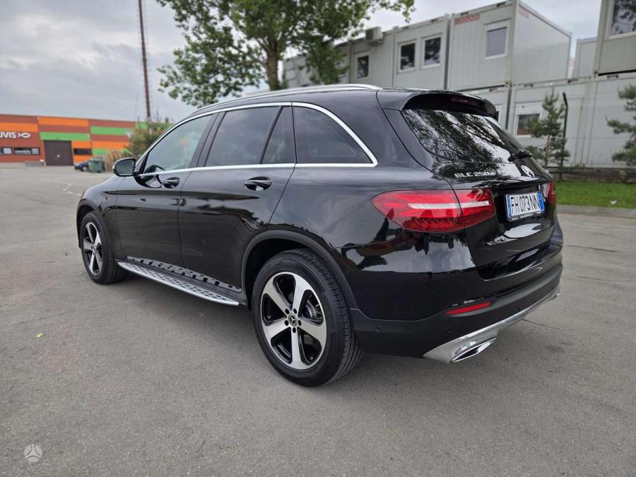 Melns Mercedes-Benz GLC 250 2017 Klaipėda, ar dzinēja tilpumu 2.14 L un nobraukumu 256 tūkst. km par 18100 €, foto 4 vietnē AUTOMOTO.COM.LV