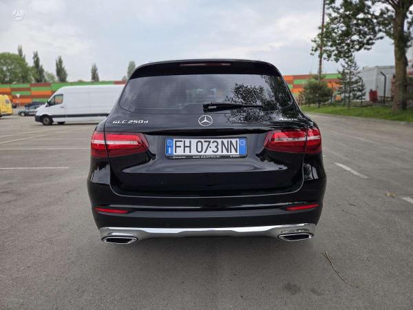 Black Mercedes-Benz GLC 250 2017 in Klaipeda, with an engine capacity of 2.14 L and mileage of 256 thousand km for 18100 €, photo 4 on AUTOMOTO.COM.LV