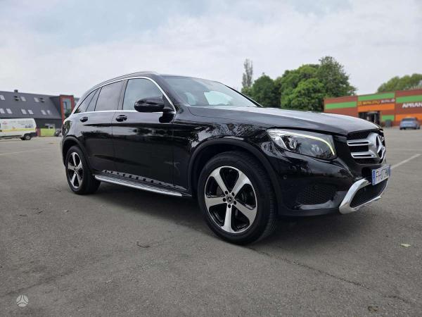 Black Mercedes-Benz GLC 250 2017 in Klaipeda, with an engine capacity of 2.14 L and mileage of 256 thousand km for 18100 €, photo 6 on AUTOMOTO.COM.LV