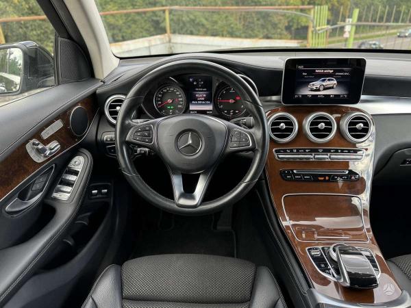 Black Mercedes-Benz GLC 250 2017 in Vilnius, with an engine capacity of 2.14 L and mileage of 242 thousand km for 19200 €, photo 2 on AUTOMOTO.COM.LV