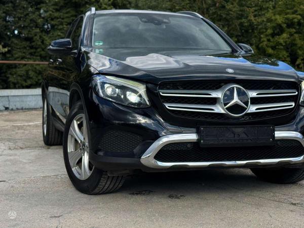 Black Mercedes-Benz GLC 250 2017 in Vilnius, with an engine capacity of 2.14 L and mileage of 242 thousand km for 19200 €, photo 9 on AUTOMOTO.COM.LV