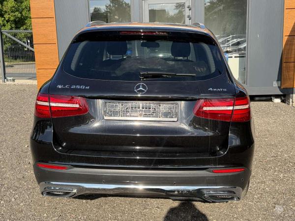 Black Mercedes-Benz GLC 250 2017 in Kaunas, with an engine capacity of 2.14 L and mileage of 250 thousand km for 16950 €, photo 4 on AUTOMOTO.COM.LV