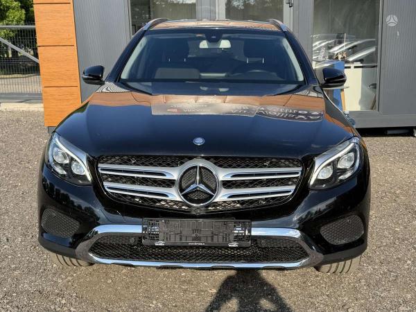 Black Mercedes-Benz GLC 250 2017 in Kaunas, with an engine capacity of 2.14 L and mileage of 250 thousand km for 16950 €, photo 9 on AUTOMOTO.COM.LV