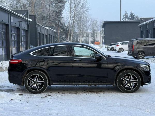 Melns Mercedes-Benz GLC 250 2018 Šauļi, ar dzinēja tilpumu 2.14 L un nobraukumu 100 tūkst. km par 31990 €, foto 4 vietnē AUTOMOTO.COM.LV