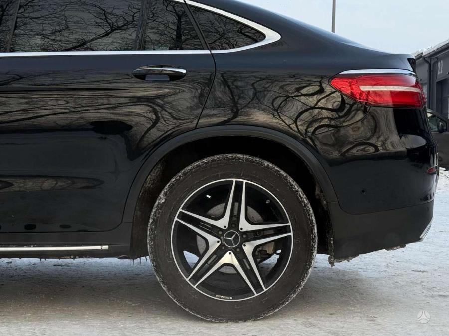 Melns Mercedes-Benz GLC 250 2018 Šauļi, ar dzinēja tilpumu 2.14 L un nobraukumu 100 tūkst. km par 31990 €, foto 10 vietnē AUTOMOTO.COM.LV
