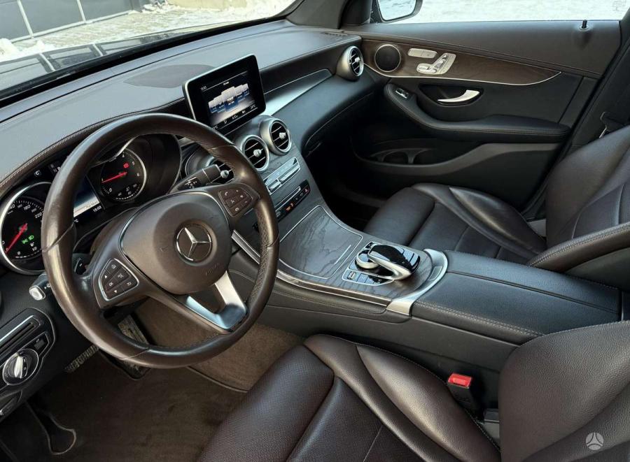 Melns Mercedes-Benz GLC 250 2018 Šauļi, ar dzinēja tilpumu 2.14 L un nobraukumu 100 tūkst. km par 31990 €, foto 15 vietnē AUTOMOTO.COM.LV