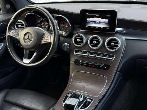 Melns Mercedes-Benz GLC 250 2018 Šauļi, ar dzinēja tilpumu 2.14 L un nobraukumu 100 tūkst. km par 31990 €, foto 24 vietnē AUTOMOTO.COM.LV