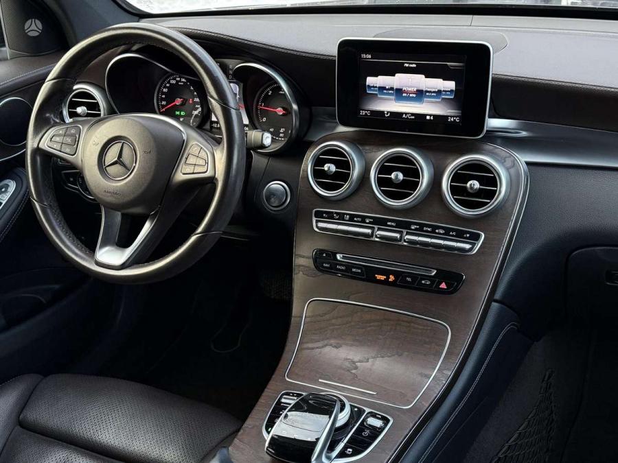 Melns Mercedes-Benz GLC 250 2018 Šauļi, ar dzinēja tilpumu 2.14 L un nobraukumu 100 tūkst. km par 31990 €, foto 24 vietnē AUTOMOTO.COM.LV