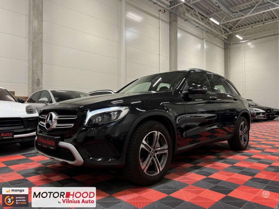 Melns Mercedes-Benz GLC 250 2018 Viļņa, ar dzinēja tilpumu 1.99 L un nobraukumu 102 tūkst. km par 22790 €, foto 1 vietnē AUTOMOTO.COM.LV