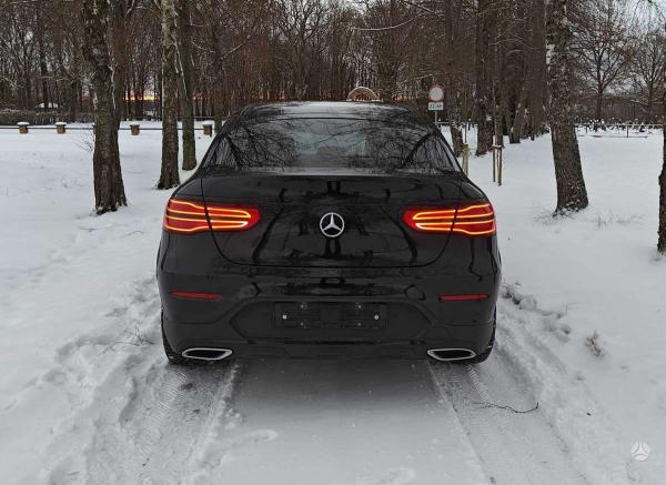 Black Mercedes-Benz GLC 250 2018 in Jurbarkas, with an engine capacity of 2.20 L and mileage of 254 thousand km for 22999 €, photo 5 on AUTOMOTO.COM.LV