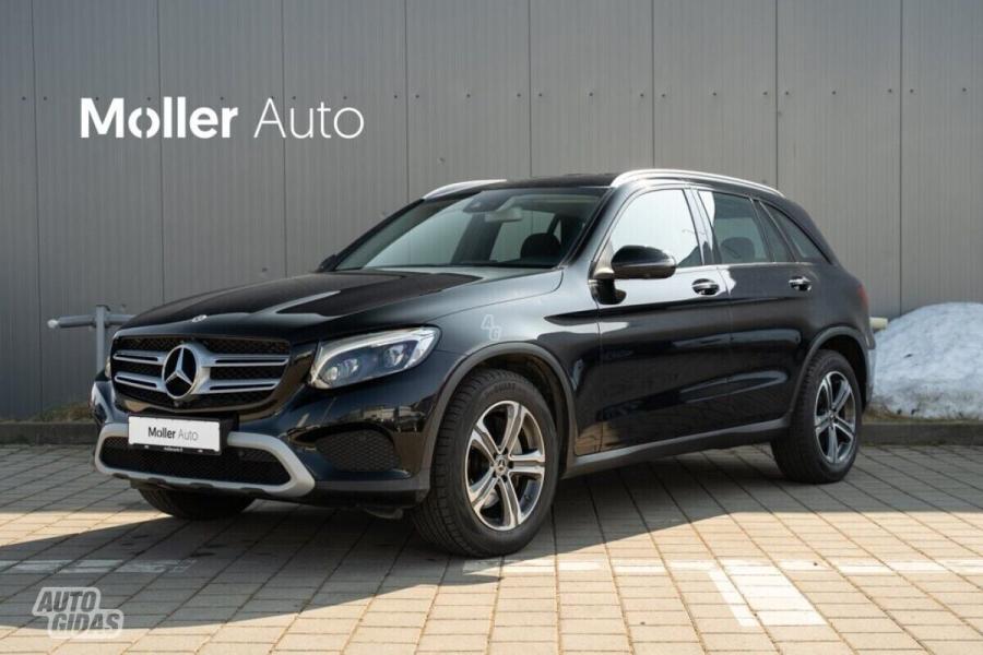 Black Mercedes-Benz GLC 250 2018 in Vilnius, with an engine capacity of 2.00 L and mileage of 103 thousand km for 23000 €, photo 1 on AUTOMOTO.COM.LV