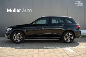 Black Mercedes-Benz GLC 250 2018 in Vilnius, with an engine capacity of 2.00 L and mileage of 103 thousand km for 23000 €, photo 2 on AUTOMOTO.COM.LV
