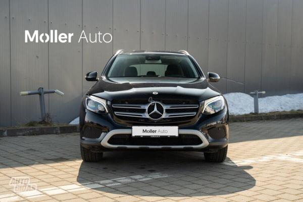 Melns Mercedes-Benz GLC 250 2018 Viļņa, ar dzinēja tilpumu 2.00 L un nobraukumu 103 tūkst. km par 23000 €, foto 4 vietnē AUTOMOTO.COM.LV