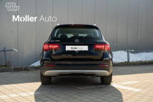 Black Mercedes-Benz GLC 250 2018 in Vilnius, with an engine capacity of 2.00 L and mileage of 103 thousand km for 23000 €, photo 5 on AUTOMOTO.COM.LV