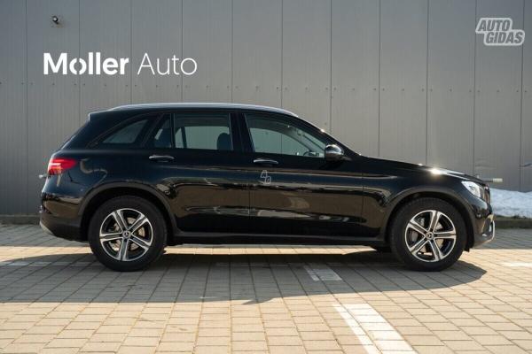 Melns Mercedes-Benz GLC 250 2018 Viļņa, ar dzinēja tilpumu 2.00 L un nobraukumu 103 tūkst. km par 23000 €, foto 7 vietnē AUTOMOTO.COM.LV