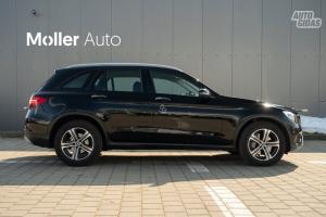 Black Mercedes-Benz GLC 250 2018 in Vilnius, with an engine capacity of 2.00 L and mileage of 103 thousand km for 23000 €, photo 7 on AUTOMOTO.COM.LV