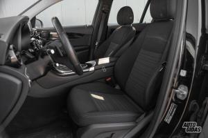 Black Mercedes-Benz GLC 250 2018 in Vilnius, with an engine capacity of 2.00 L and mileage of 103 thousand km for 23000 €, photo 9 on AUTOMOTO.COM.LV