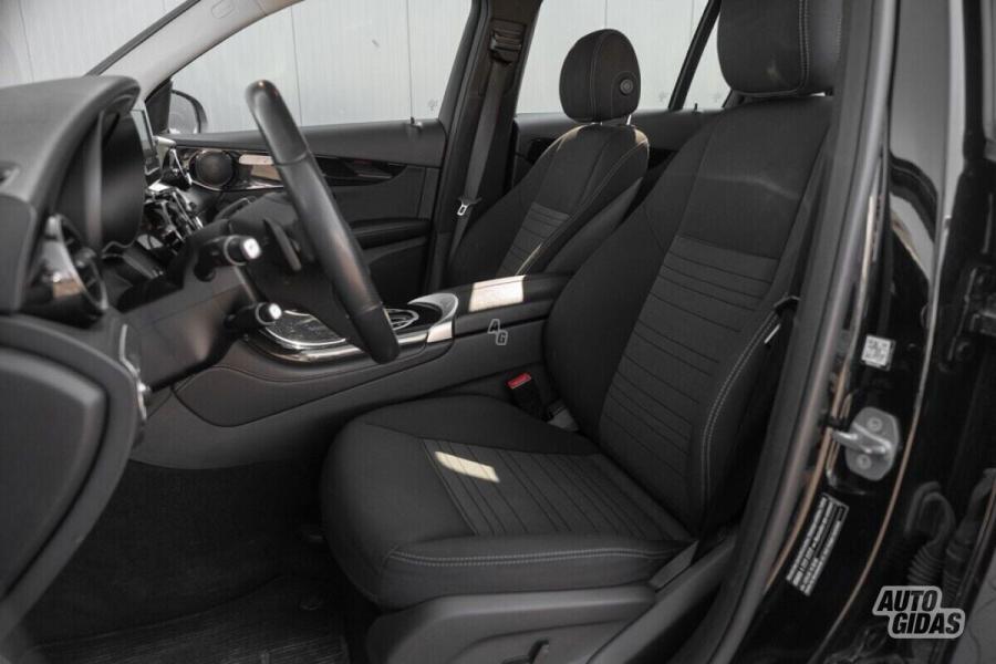 Black Mercedes-Benz GLC 250 2018 in Vilnius, with an engine capacity of 2.00 L and mileage of 103 thousand km for 23000 €, photo 9 on AUTOMOTO.COM.LV