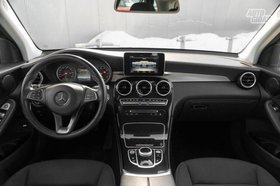 Black Mercedes-Benz GLC 250 2018 in Vilnius, with an engine capacity of 2.00 L and mileage of 103 thousand km for 23000 €, photo 12 on AUTOMOTO.COM.LV