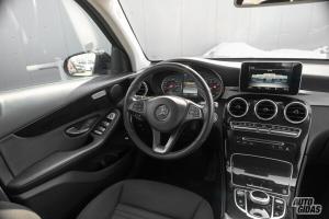 Black Mercedes-Benz GLC 250 2018 in Vilnius, with an engine capacity of 2.00 L and mileage of 103 thousand km for 23000 €, photo 13 on AUTOMOTO.COM.LV