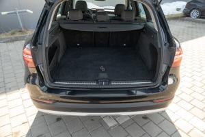 Black Mercedes-Benz GLC 250 2018 in Vilnius, with an engine capacity of 2.00 L and mileage of 103 thousand km for 23000 €, photo 21 on AUTOMOTO.COM.LV