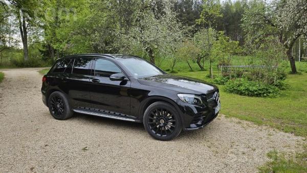 Black Mercedes-Benz GLC 250 2018 in Riga, with an engine capacity of 2.50 L and mileage of 123 thousand km for 25650 €, photo 1 on AUTOMOTO.COM.LV