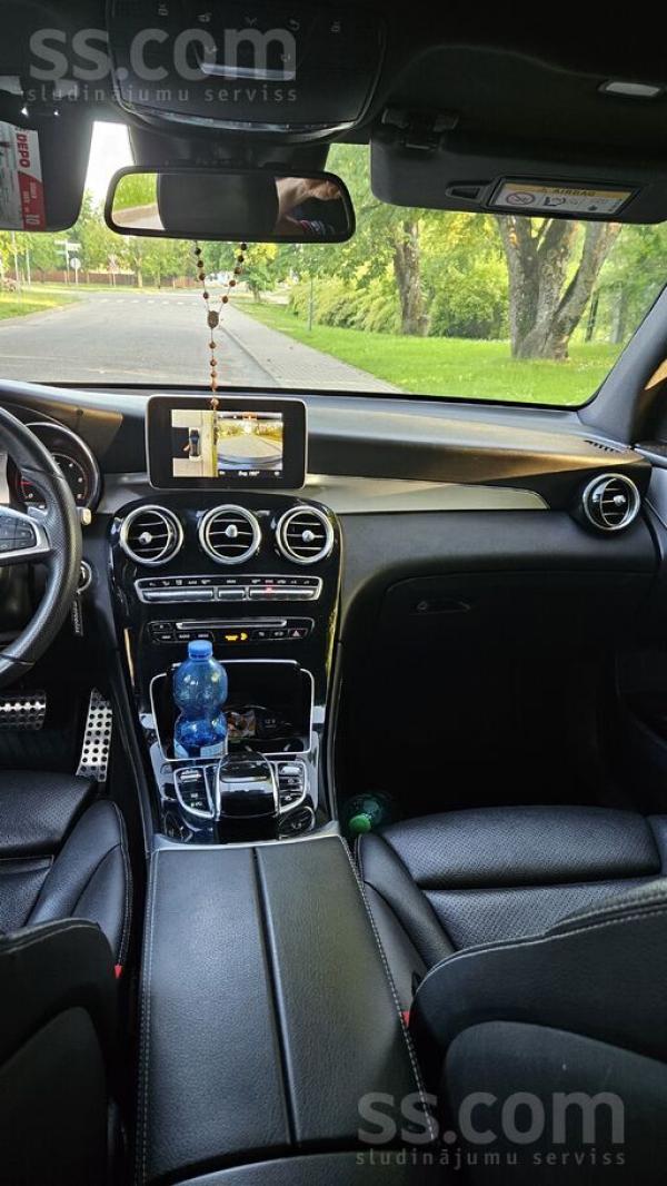 Black Mercedes-Benz GLC 250 2018 in Riga, with an engine capacity of 2.50 L and mileage of 123 thousand km for 25650 €, photo 8 on AUTOMOTO.COM.LV