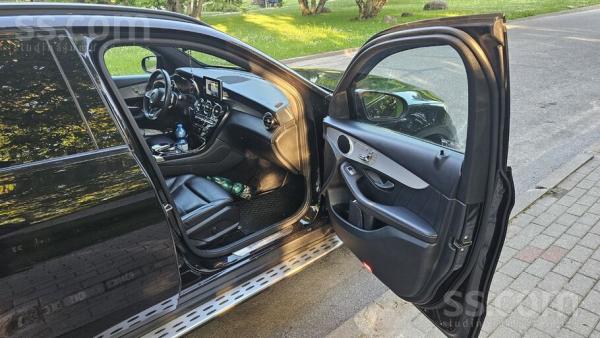 Black Mercedes-Benz GLC 250 2018 in Riga, with an engine capacity of 2.50 L and mileage of 123 thousand km for 25650 €, photo 7 on AUTOMOTO.COM.LV