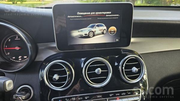 Black Mercedes-Benz GLC 250 2018 in Riga, with an engine capacity of 2.50 L and mileage of 123 thousand km for 25650 €, photo 10 on AUTOMOTO.COM.LV