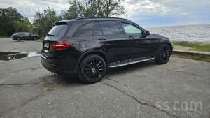 Melns Mercedes-Benz GLC 250 2018 Rīga, ar dzinēja tilpumu 2.50 L un nobraukumu 123 tūkst. km par 25650 €, foto 12 vietnē AUTOMOTO.COM.LV