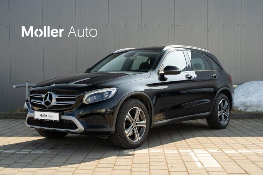 Black Mercedes-Benz GLC 250 2018 in Vilnius, with an engine capacity of 2.00 L and mileage of 103 thousand km for 19700 €, photo 1 on AUTOMOTO.COM.LV