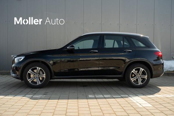 Melns Mercedes-Benz GLC 250 2018 Viļņa, ar dzinēja tilpumu 2.00 L un nobraukumu 103 tūkst. km par 19700 €, foto 2 vietnē AUTOMOTO.COM.LV