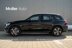 Black Mercedes-Benz GLC 250 2018 in Vilnius, with an engine capacity of 2.00 L and mileage of 103 thousand km for 19700 €, photo 3 on AUTOMOTO.COM.LV