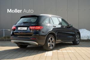 Black Mercedes-Benz GLC 250 2018 in Vilnius, with an engine capacity of 2.00 L and mileage of 103 thousand km for 19700 €, photo 7 on AUTOMOTO.COM.LV