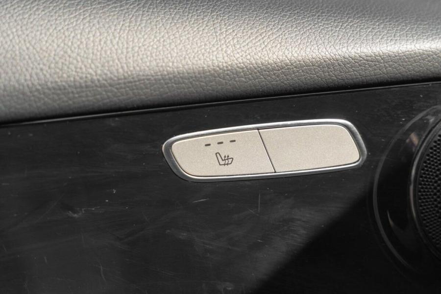 Black Mercedes-Benz GLC 250 2018 in Vilnius, with an engine capacity of 2.00 L and mileage of 103 thousand km for 19700 €, photo 9 on AUTOMOTO.COM.LV