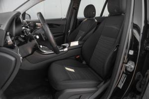 Black Mercedes-Benz GLC 250 2018 in Vilnius, with an engine capacity of 2.00 L and mileage of 103 thousand km for 19700 €, photo 10 on AUTOMOTO.COM.LV