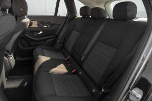 Black Mercedes-Benz GLC 250 2018 in Vilnius, with an engine capacity of 2.00 L and mileage of 103 thousand km for 19700 €, photo 11 on AUTOMOTO.COM.LV