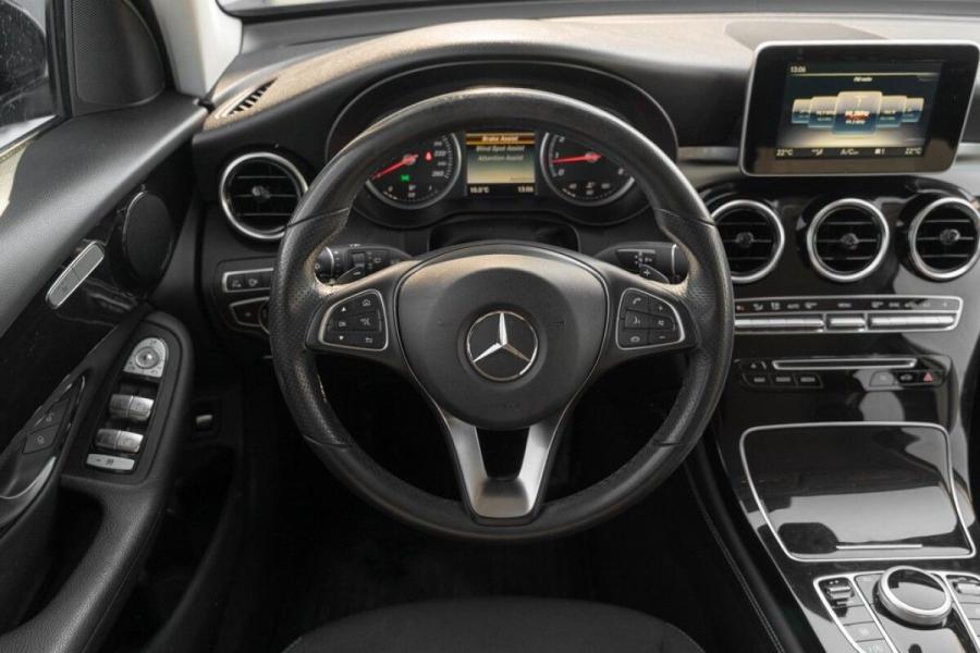 Black Mercedes-Benz GLC 250 2018 in Vilnius, with an engine capacity of 2.00 L and mileage of 103 thousand km for 19700 €, photo 12 on AUTOMOTO.COM.LV