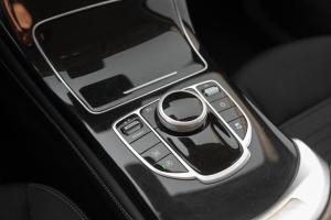Black Mercedes-Benz GLC 250 2018 in Vilnius, with an engine capacity of 2.00 L and mileage of 103 thousand km for 19700 €, photo 16 on AUTOMOTO.COM.LV
