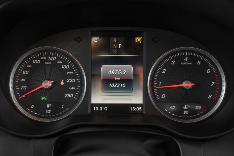 Black Mercedes-Benz GLC 250 2018 in Vilnius, with an engine capacity of 2.00 L and mileage of 103 thousand km for 19700 €, photo 19 on AUTOMOTO.COM.LV