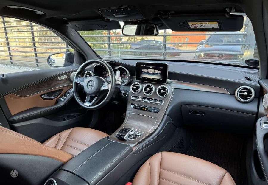 Melns Mercedes-Benz GLC 250 2018 Klaipėda, ar dzinēja tilpumu 2.14 L un nobraukumu 237 tūkst. km par 18800 €, foto 12 vietnē AUTOMOTO.COM.LV