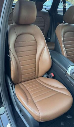 Melns Mercedes-Benz GLC 250 2018 Klaipėda, ar dzinēja tilpumu 2.14 L un nobraukumu 237 tūkst. km par 18800 €, foto 18 vietnē AUTOMOTO.COM.LV