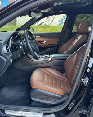 Melns Mercedes-Benz GLC 250 2018 Klaipėda, ar dzinēja tilpumu 2.14 L un nobraukumu 237 tūkst. km par 18800 €, foto 14 vietnē AUTOMOTO.COM.LV