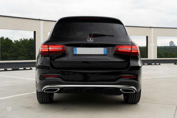Black Mercedes-Benz GLC 250 2018 in Vilnius, with an engine capacity of 2.14 L and mileage of 319 thousand km for 14900 €, photo 9 on AUTOMOTO.COM.LV