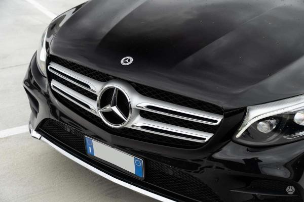 Black Mercedes-Benz GLC 250 2018 in Vilnius, with an engine capacity of 2.14 L and mileage of 319 thousand km for 14900 €, photo 10 on AUTOMOTO.COM.LV