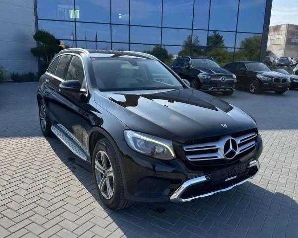 Black Mercedes-Benz GLC 250 2018 in Telschi, with an engine capacity of 2.10 L and mileage of 241 thousand km for 17690 €, photo 1 on AUTOMOTO.COM.LV