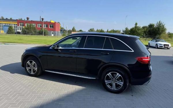 Black Mercedes-Benz GLC 250 2018 in Telschi, with an engine capacity of 2.10 L and mileage of 241 thousand km for 17690 €, photo 7 on AUTOMOTO.COM.LV