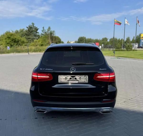 Black Mercedes-Benz GLC 250 2018 in Telschi, with an engine capacity of 2.10 L and mileage of 241 thousand km for 17690 €, photo 9 on AUTOMOTO.COM.LV