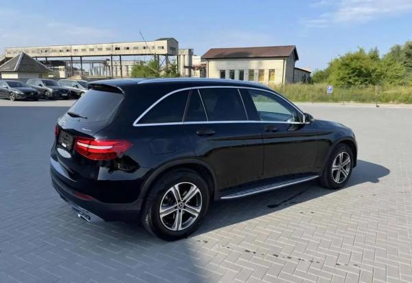 Black Mercedes-Benz GLC 250 2018 in Telschi, with an engine capacity of 2.10 L and mileage of 241 thousand km for 17690 €, photo 10 on AUTOMOTO.COM.LV